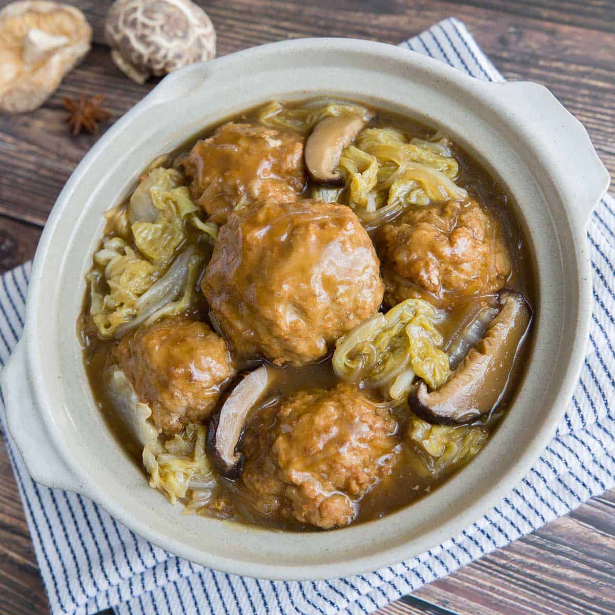 Braised Lion's Head Meatballs - Shizi Tou (狮子头)