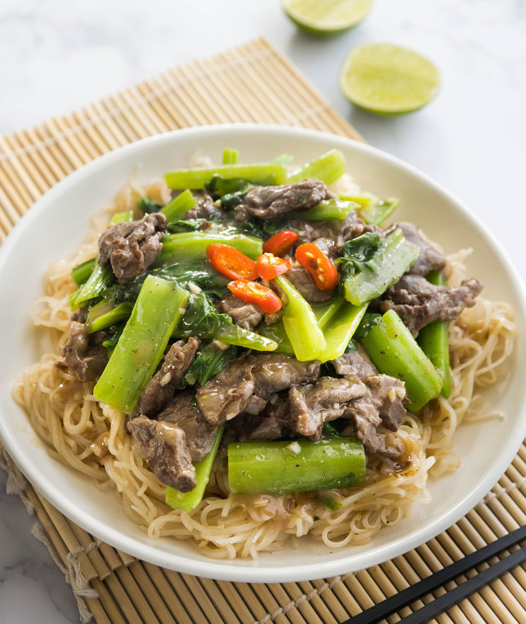 Pho Xao Thit Bo - Vietnamese Stir Fried Rice Noodles with Beef