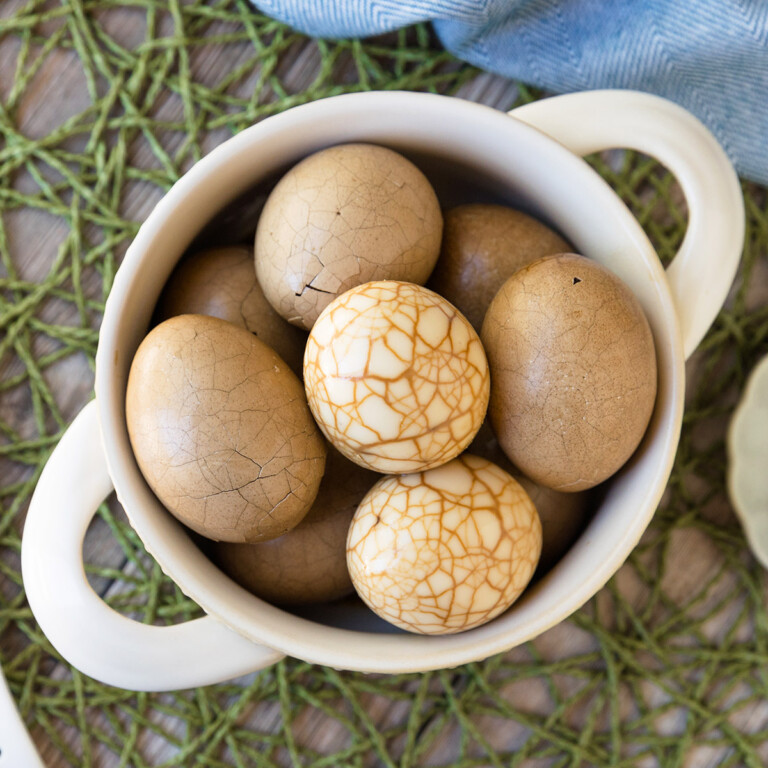 Tea Eggs Recipe (茶葉蛋 - Tea Braised Hard Boiled Eggs)